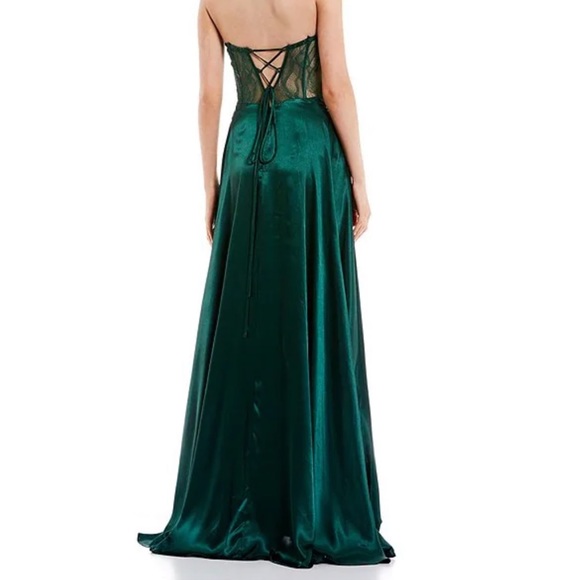 Dresses | Dillards Emerald Green Prom Dress | Poshmark
